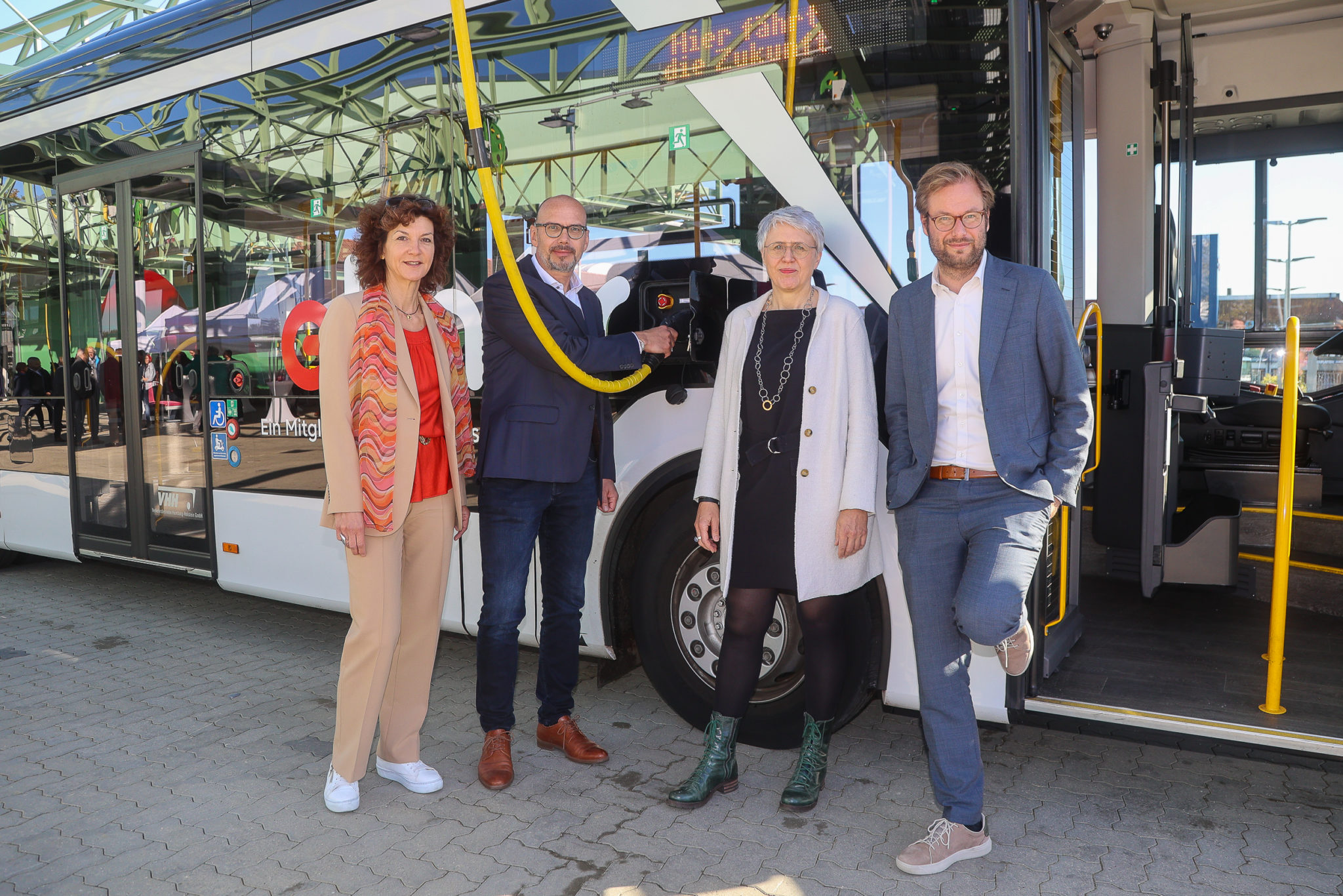 VHH weiht neue Ladeinfrastruktur für E-Busse ein – Busmagazin