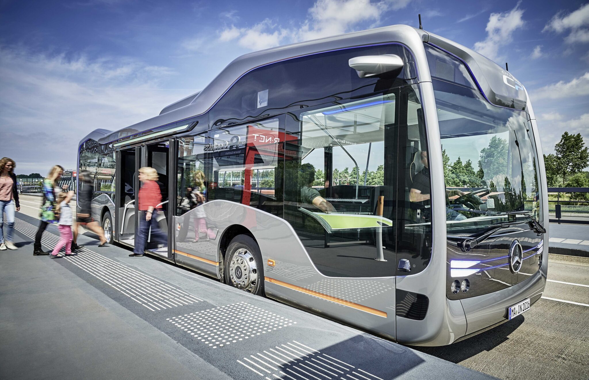 Stilvolle Sie Fahren Im Stadtverkehr Ebenbild